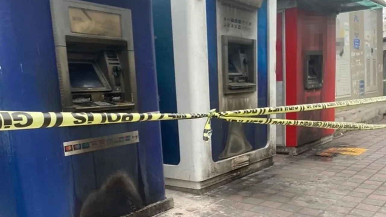 5 banka ATM'si ateşe verildi - Kamudanhaber İnternet Sitesi