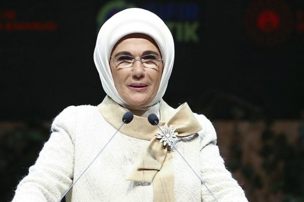 Emine Erdoğan: Timur Selçuk gençliğimizin sesiydi - Kamudanhaber ...