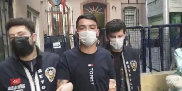 Su vermedi diye arkadaşını kalbinden bıçakladı - Kamudanhaber İnternet ... Su vermedi diye arkadaşını kalbinden bıçakladı - Kamudanhaber İnternet ...