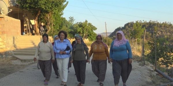 Vekil öğretmenlik yaptığı köye gelin geldi, iki dönemdir muhtarlık ...