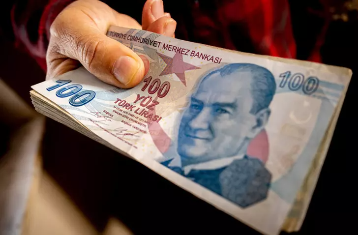 10 bin lira maaş alan emeklilere maddi destek verilecek! Hesaplara yatmaya başladı ...